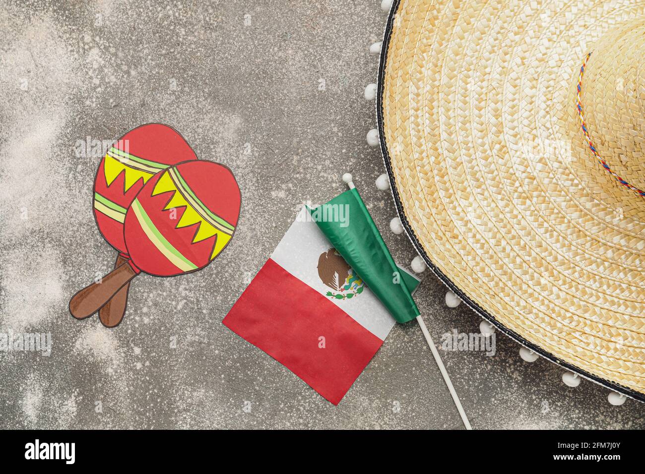 Mexican flag, maracas and sombrero hat on grunge background Stock Photo ...