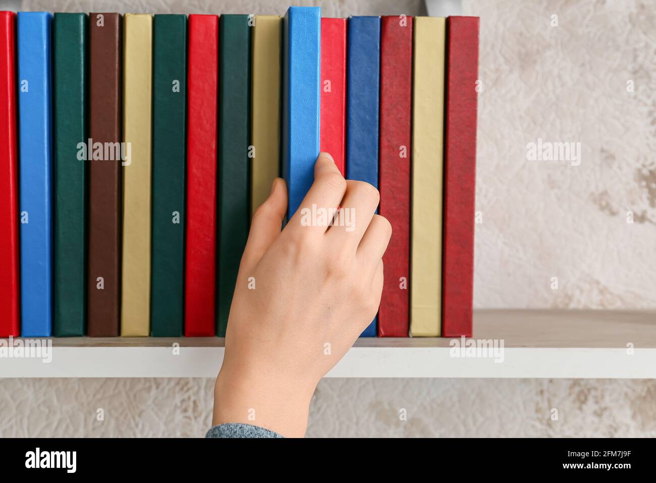 Book shelf home order hi-res stock photography and images - Alamy