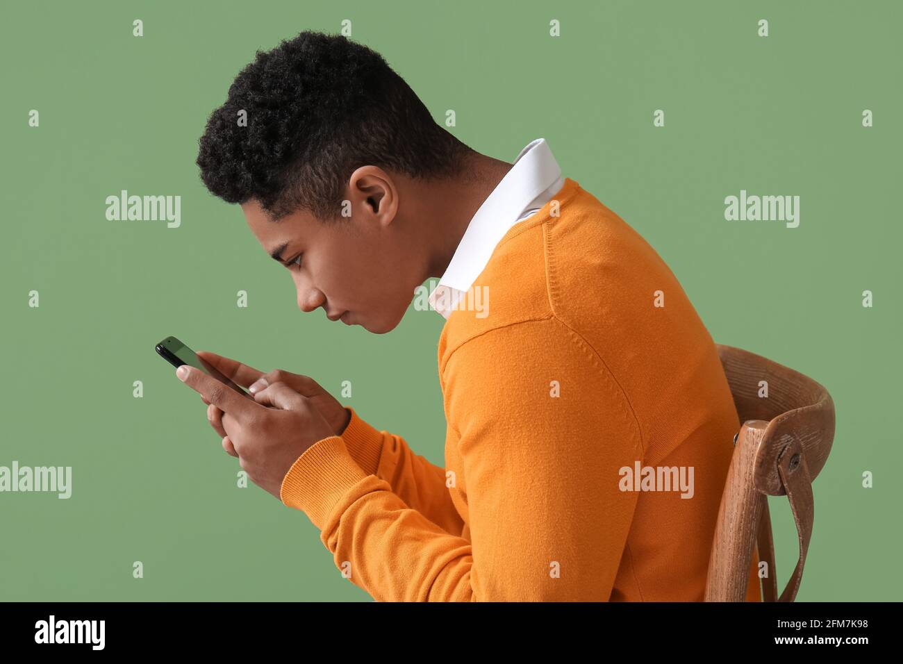Wrong posture mobile hi-res stock photography and images - Alamy