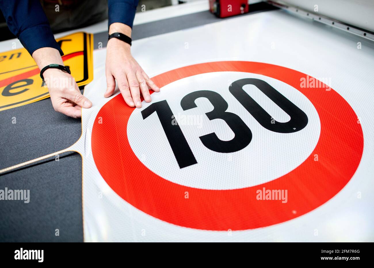 130 speed limit hi-res stock photography and images - Alamy