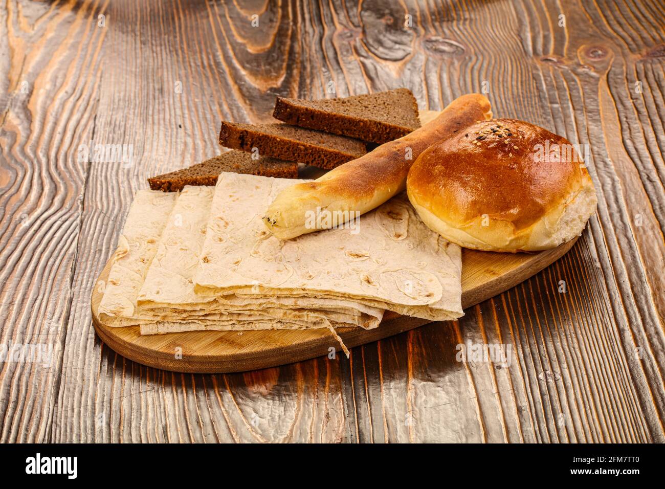 Bread mix plate – bun, rye and lavash Stock Photo - Alamy