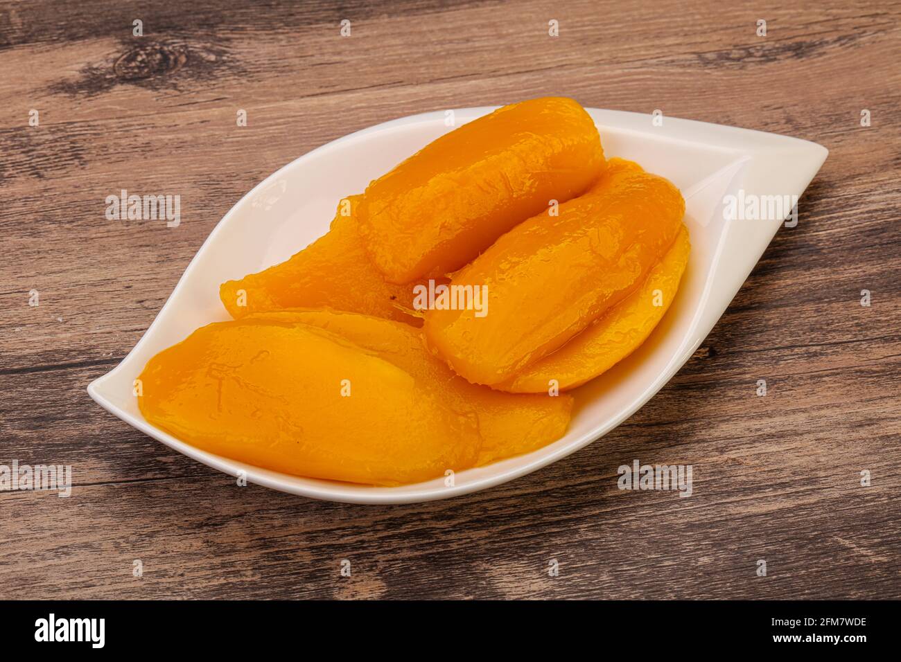 Sweet delicous mango slices in syrop Stock Photo - Alamy