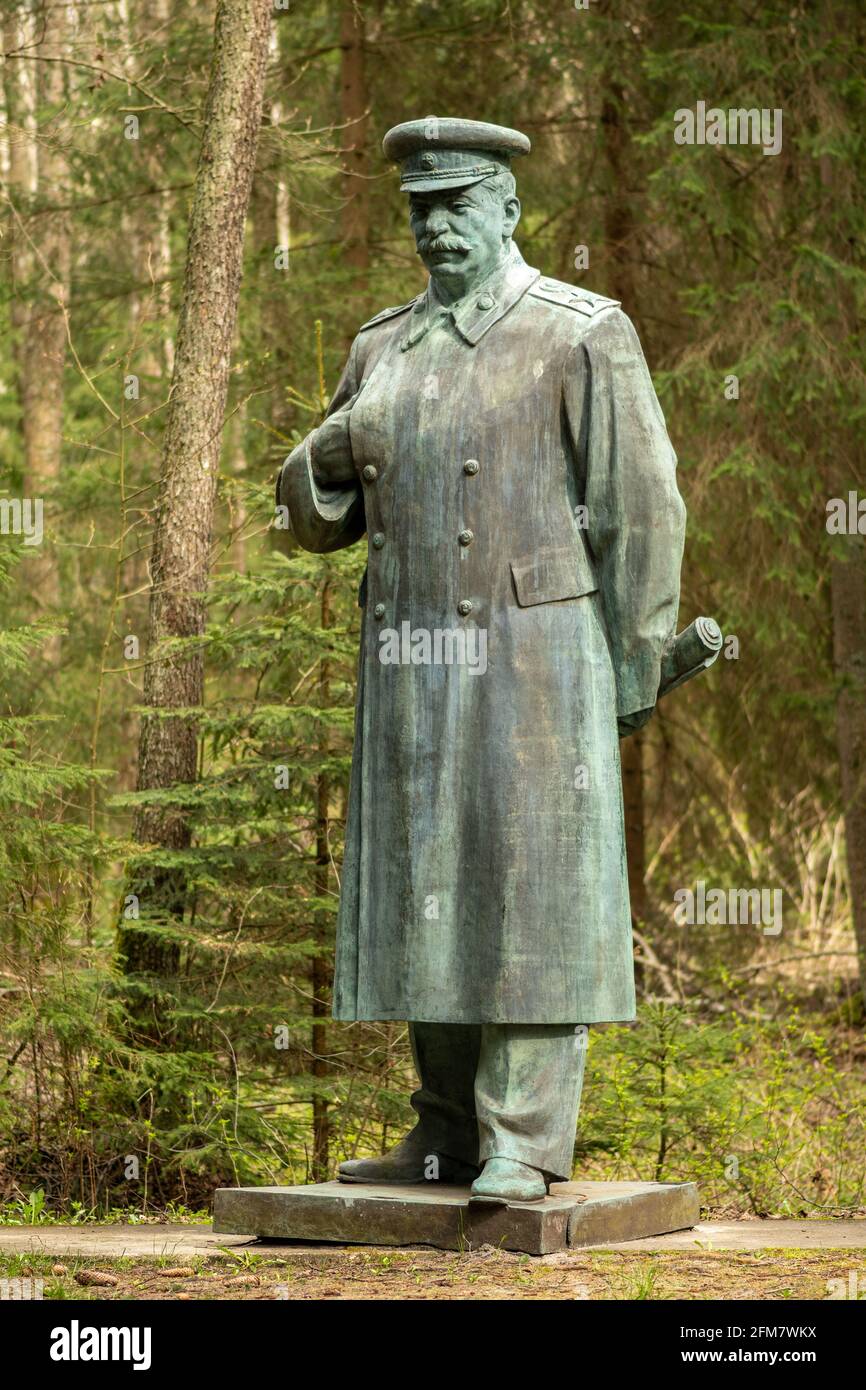 Stalin monument memorial sculpture hi-res stock photography and images ...