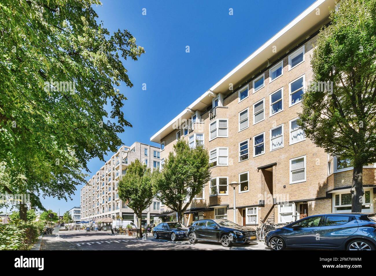 Brick apartment complex hi-res stock photography and images - Alamy