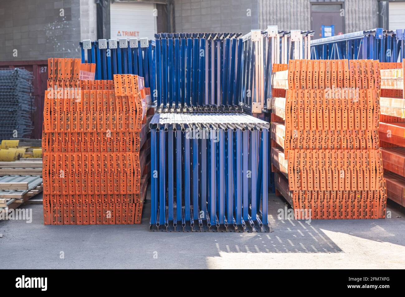 Logistics storage warehouse racking hi-res stock photography and images ...