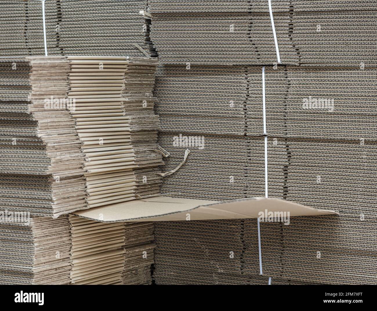 Unused cardboard boxes in a store warehouse Stock Photo - Alamy
