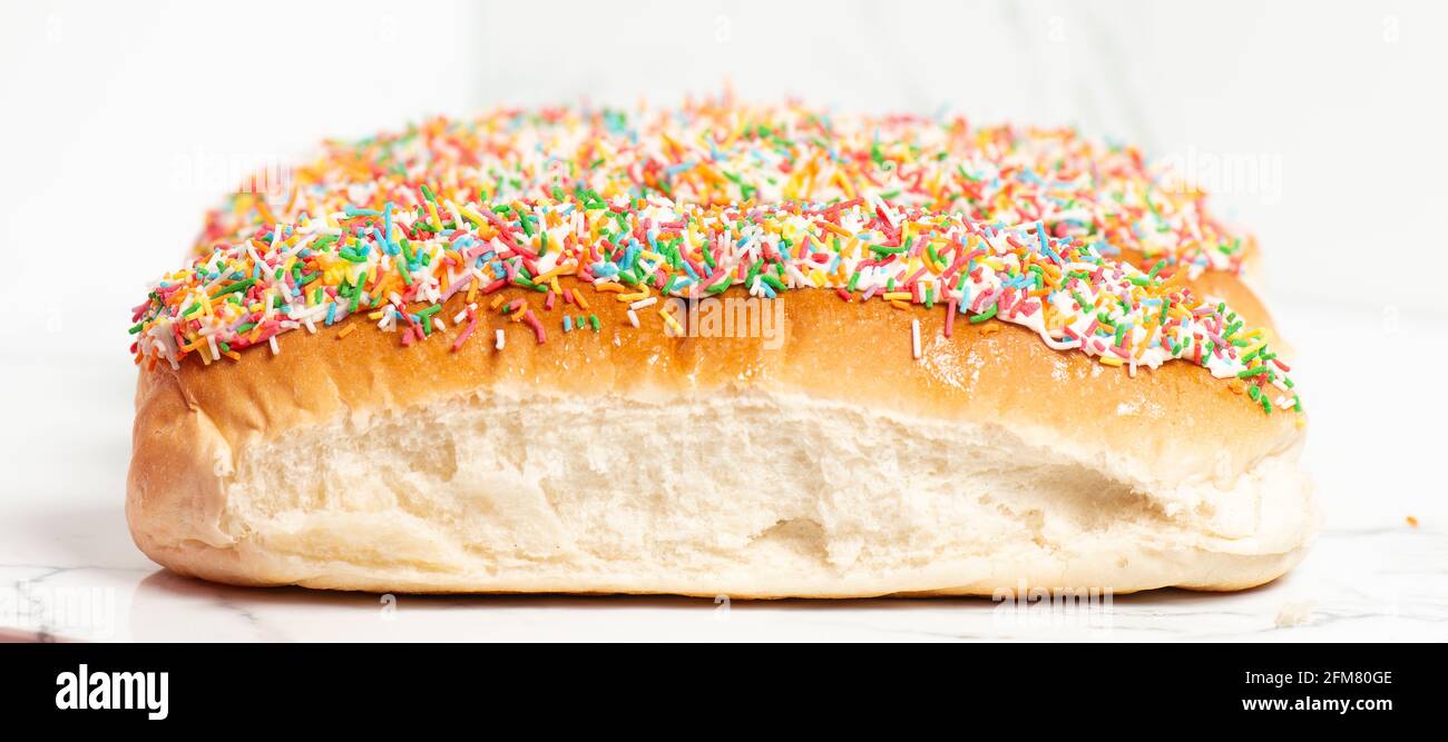 Iced finger buns hi-res stock photography and images - Alamy