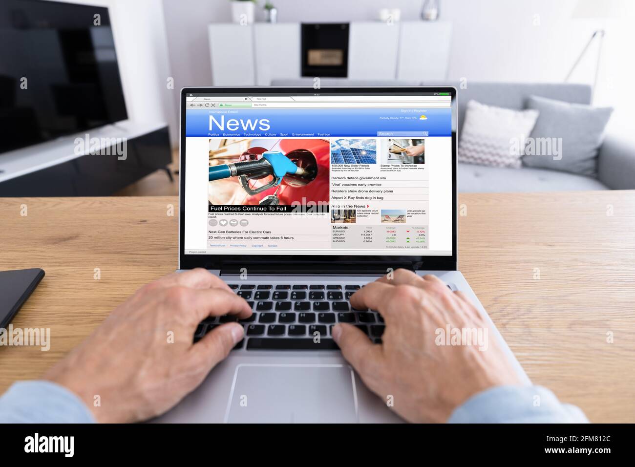 Person computer website screen hi-res stock photography and images - Alamy