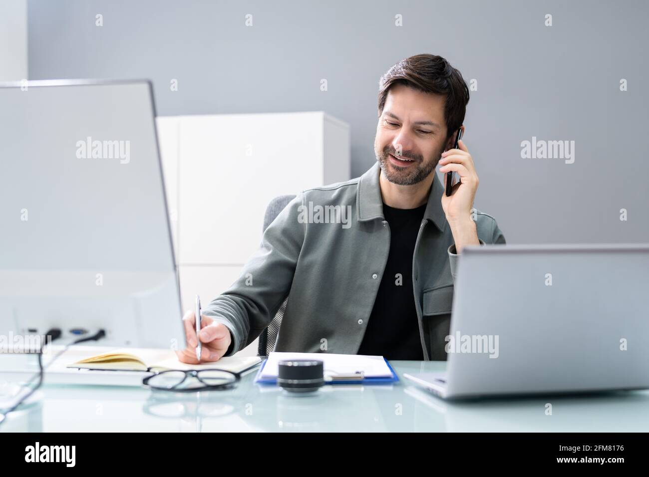 Male receptionist phone hi-res stock photography and images - Alamy