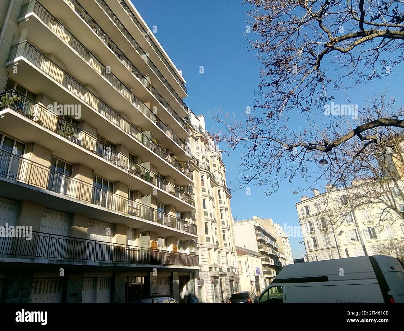 Batiments paris hi-res stock photography and images - Alamy
