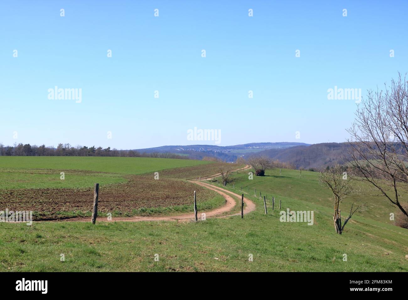 Footpath leading to nowhere hi-res stock photography and images - Alamy
