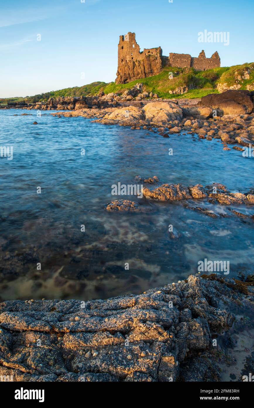 The ruins of Dunure Castle on the Ayrshire coast Stock Photo - Alamy