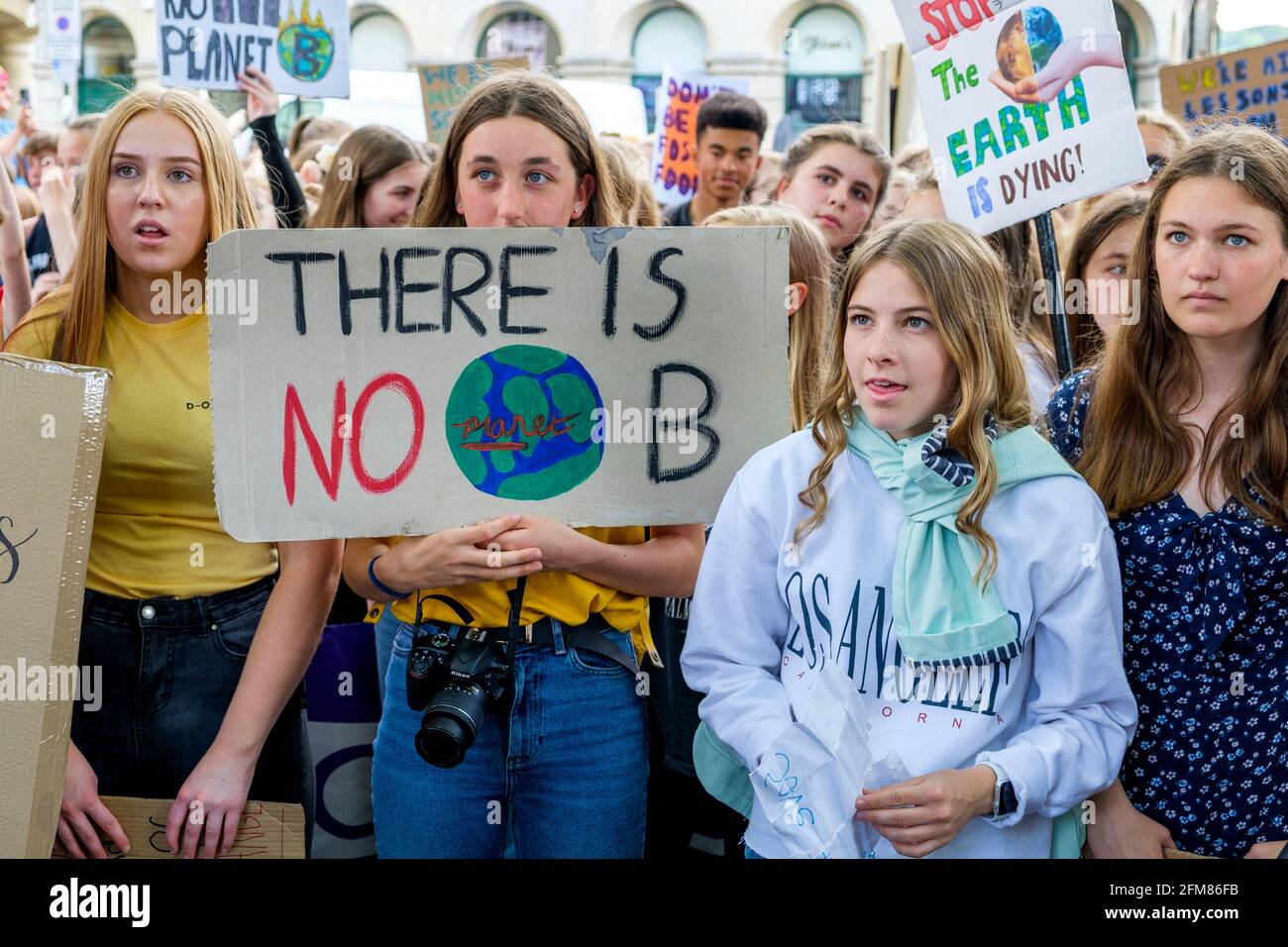 School signs hi-res stock photography and images - Alamy