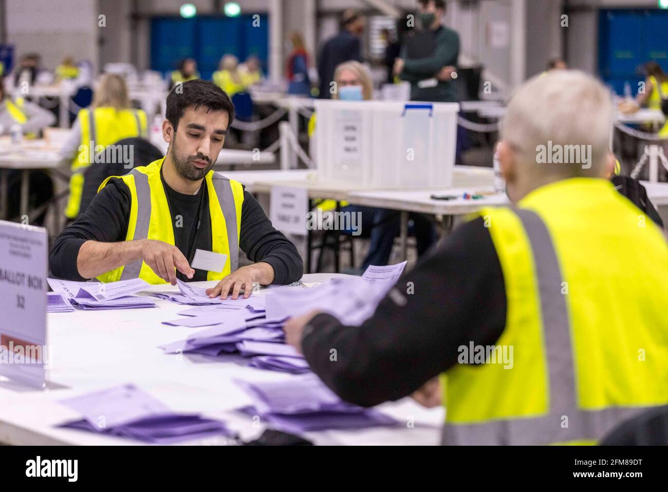 Scottish parliament election count hi-res stock photography and images ...