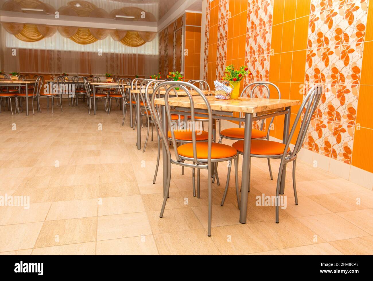 Empty school cafeteria hi-res stock photography and images - Alamy