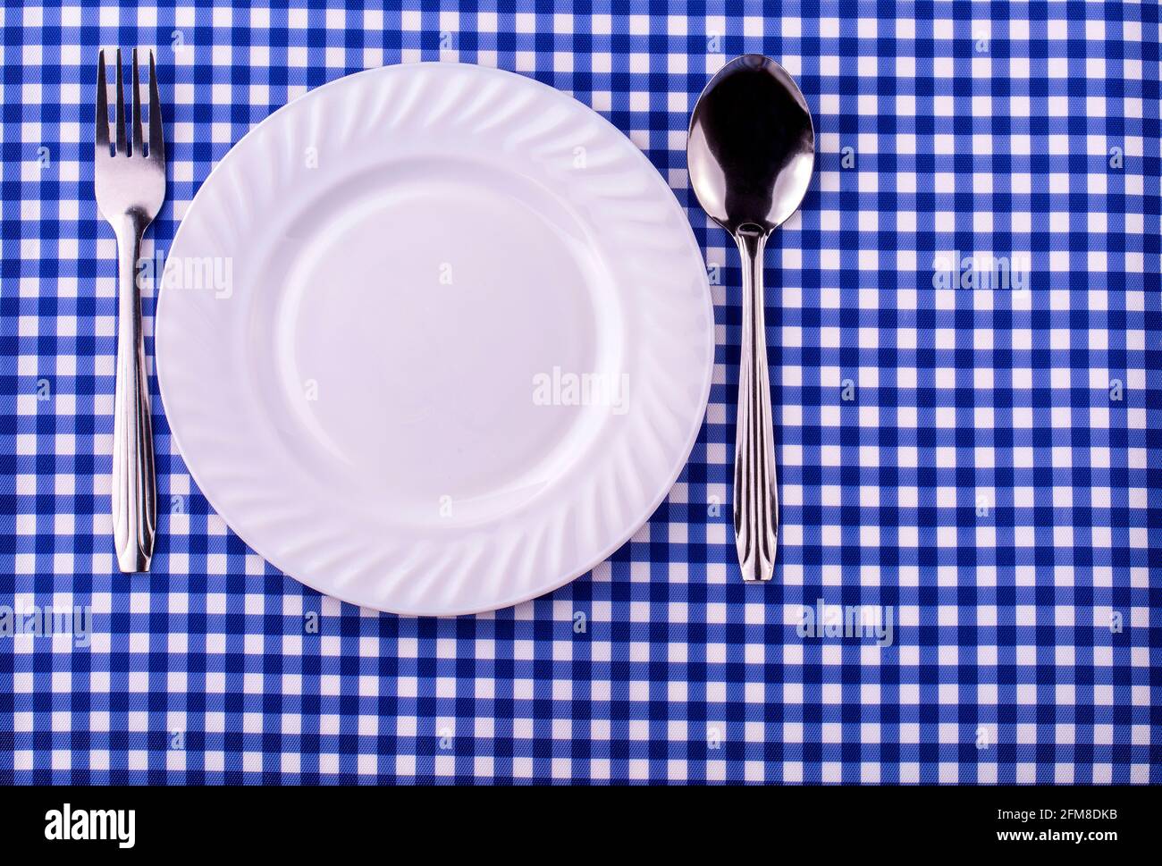 Empty plate from above linen hi-res stock photography and images - Alamy
