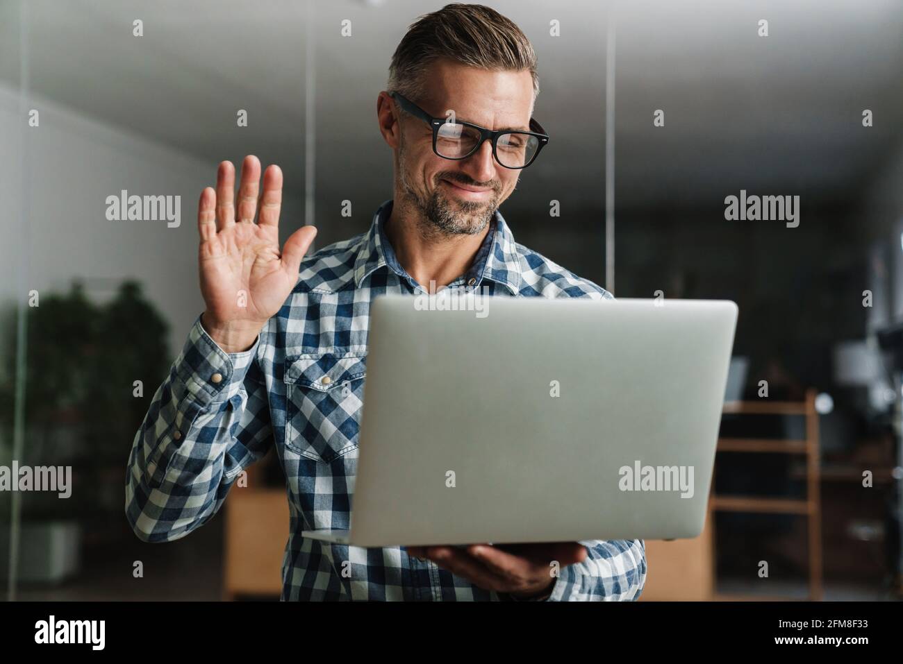 Office man waving hand hi-res stock photography and images - Alamy