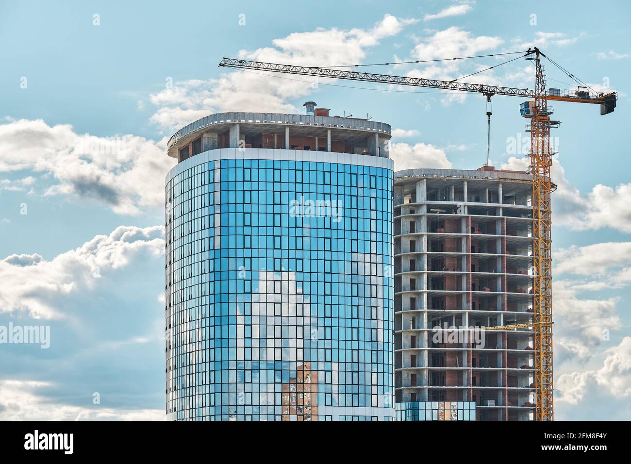 Roof construction skyscraper hi-res stock photography and images - Alamy