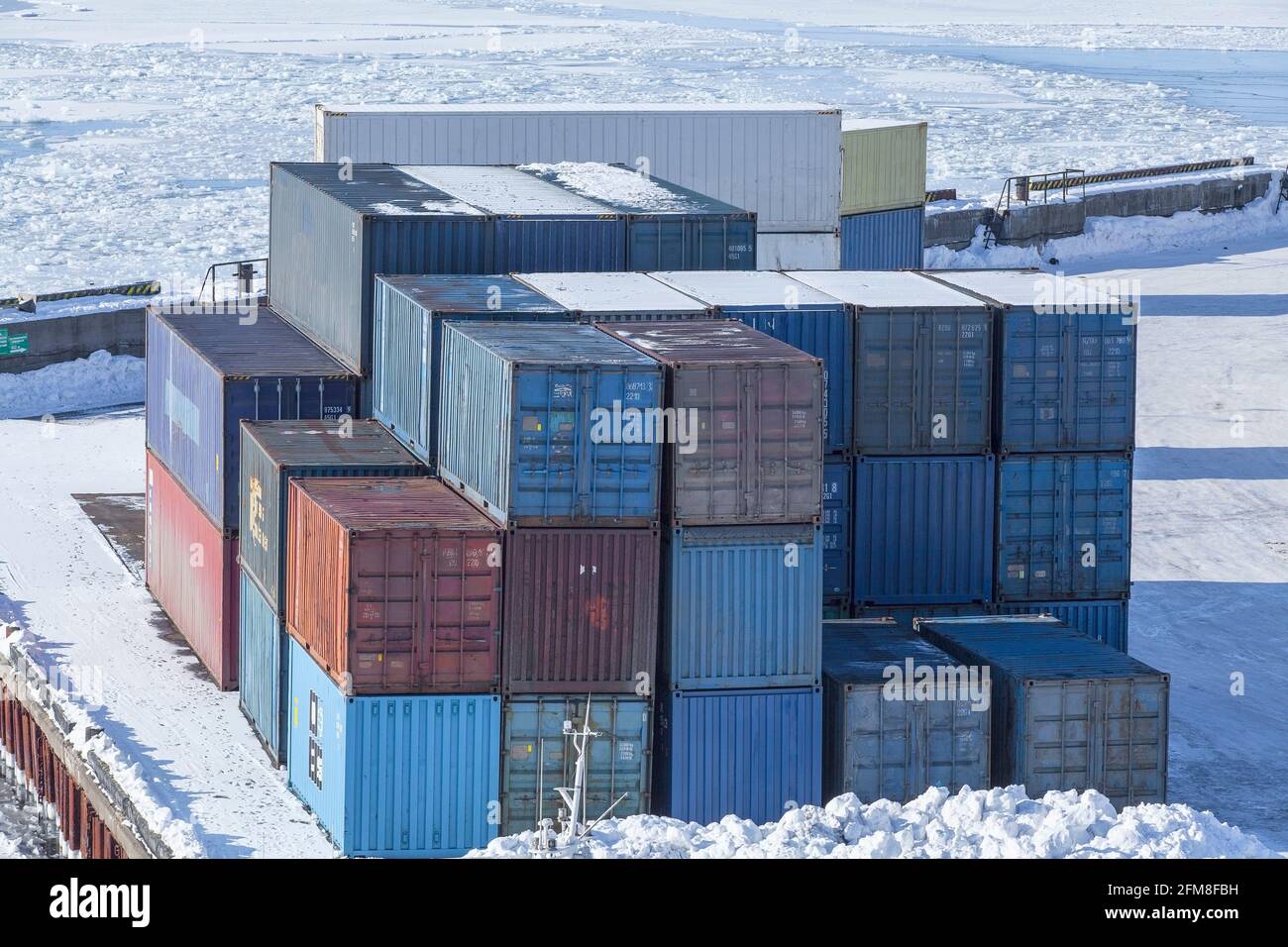 Row blue metal shipping containers hi-res stock photography and images ...