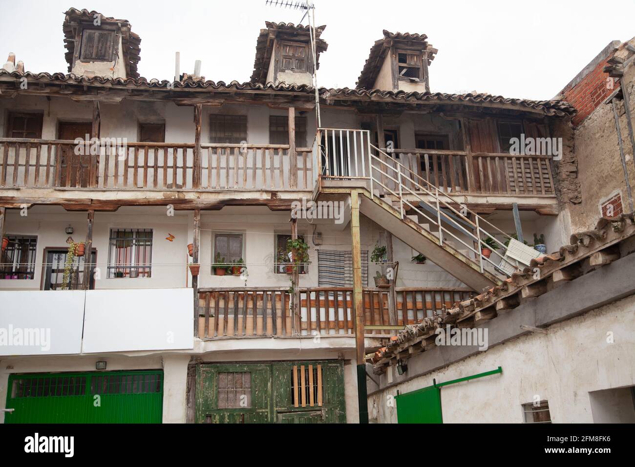 Edificio tipico madrid hi-res stock photography and images - Alamy