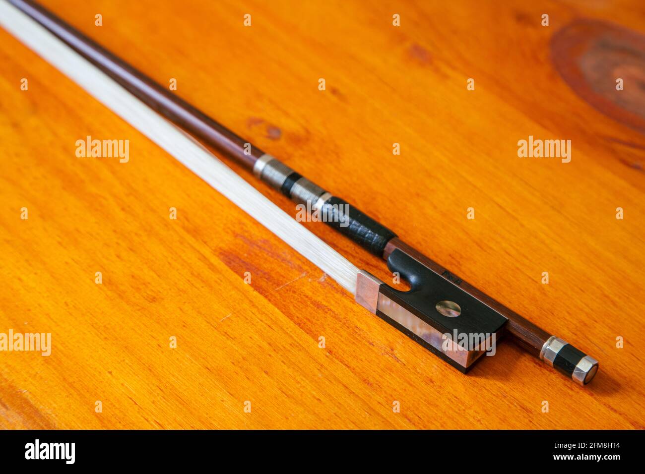 Broken violin hi-res stock photography and images - Alamy
