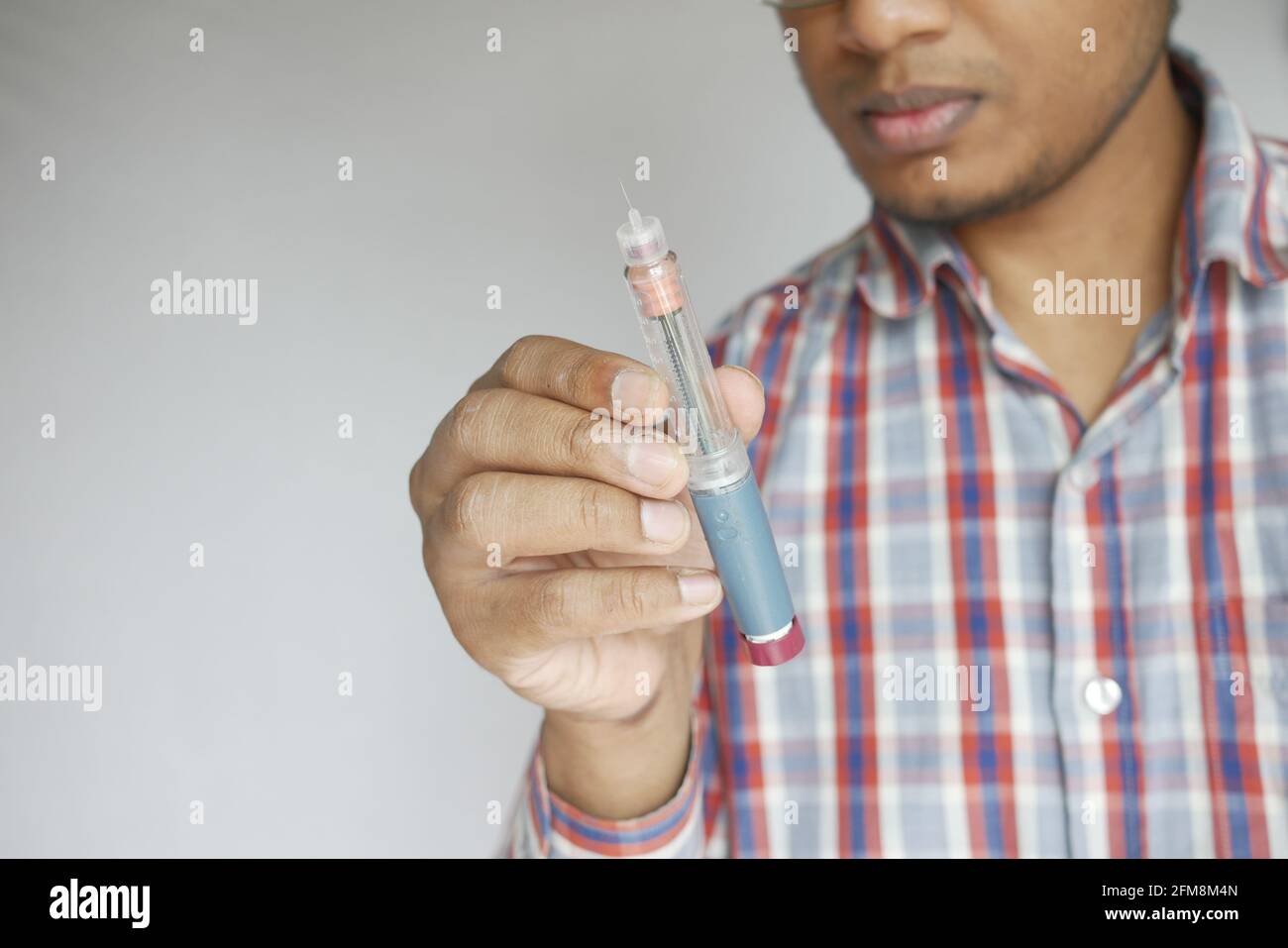 young man hand holding a Insulin pen Stock Photo - Alamy