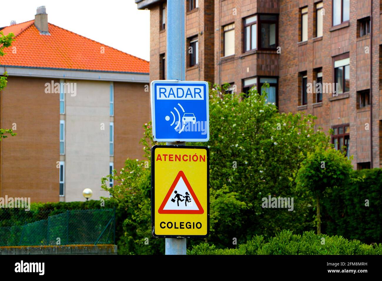 Warning signs in spanish hi-res stock photography and images - Alamy