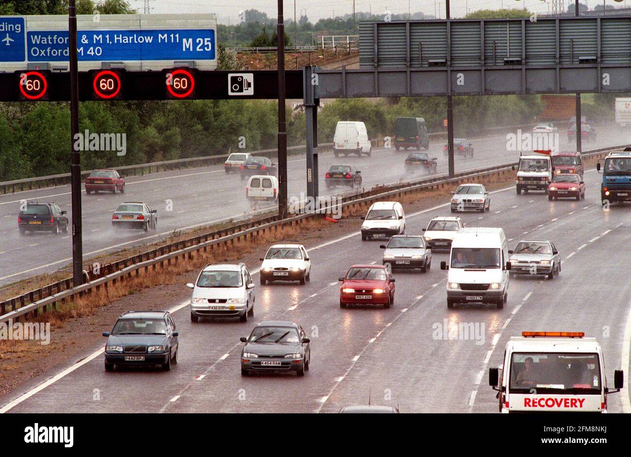 A STRETCH OF THE M25 TODAY, BETWEEN THE M4 AND M3 Stock Photo - Alamy