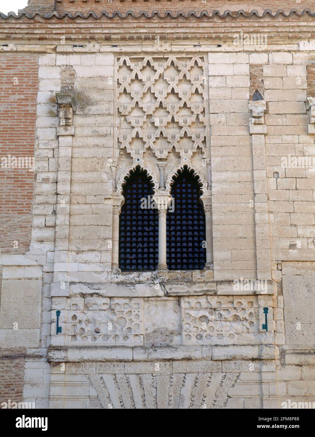 EXTERIOR-FACHADA ARABE DEL ANTIGUO PALACIO DE ALFONSO XI-DETALLE ...