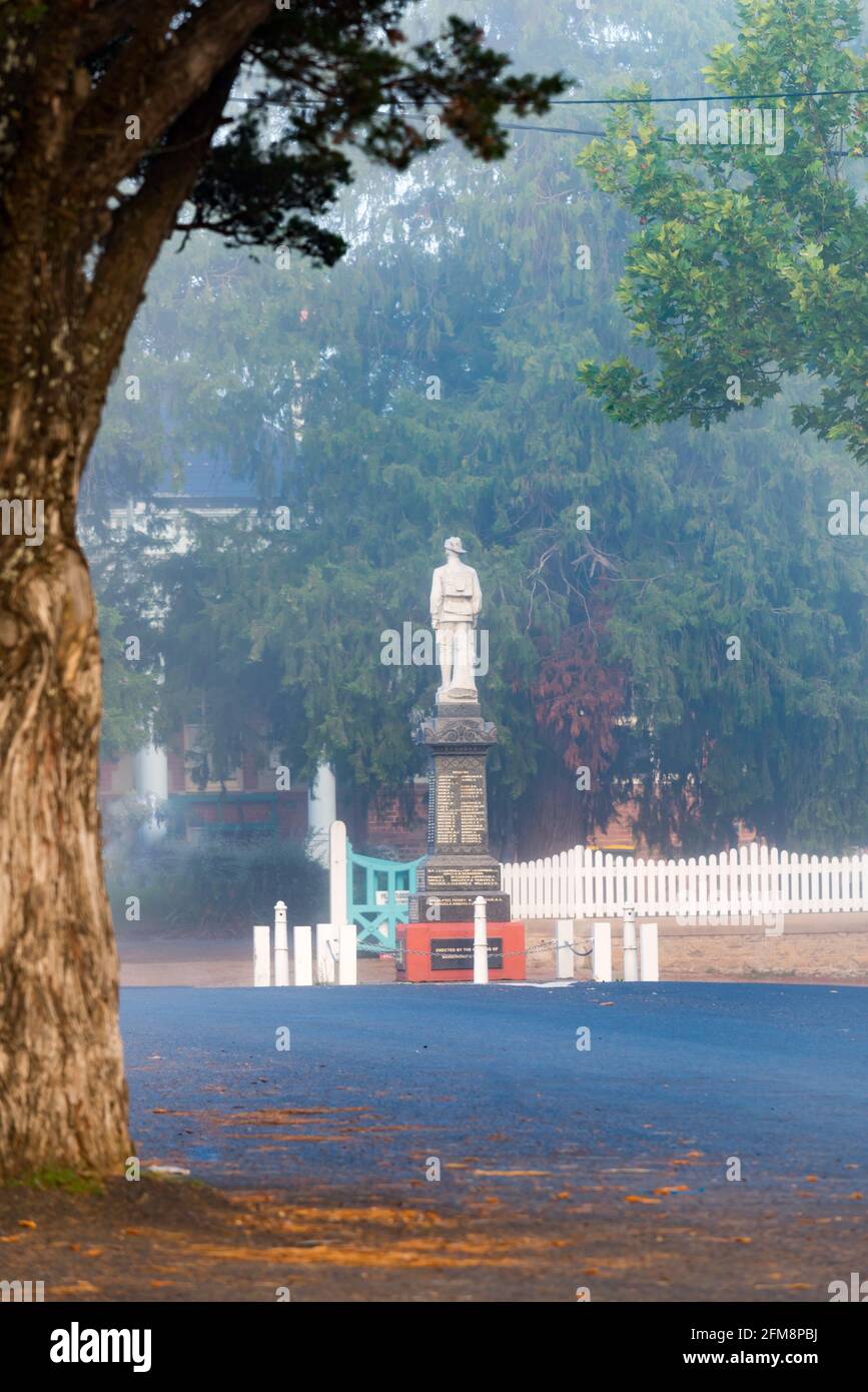 Australian army slouch hat hi-res stock photography and images - Alamy