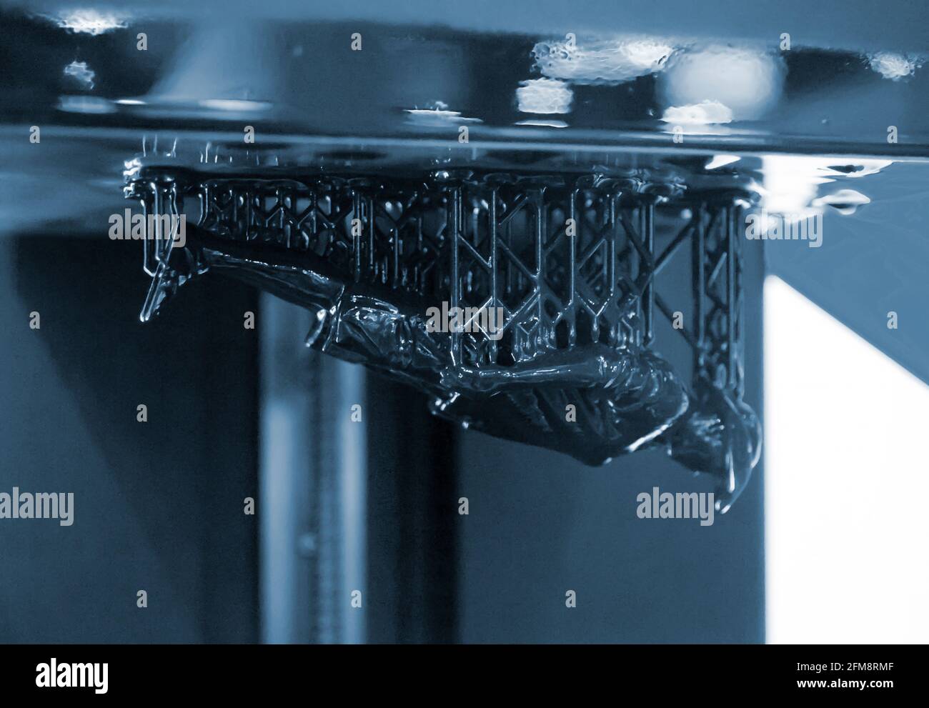 Stereolithography DPL 3d printer create small detail and liquid drips ...