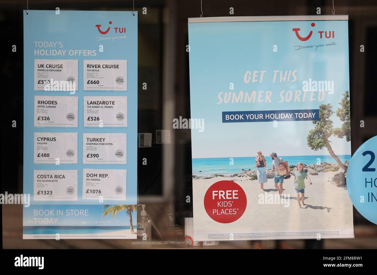 Tui ampics hi-res stock photography and images - Alamy