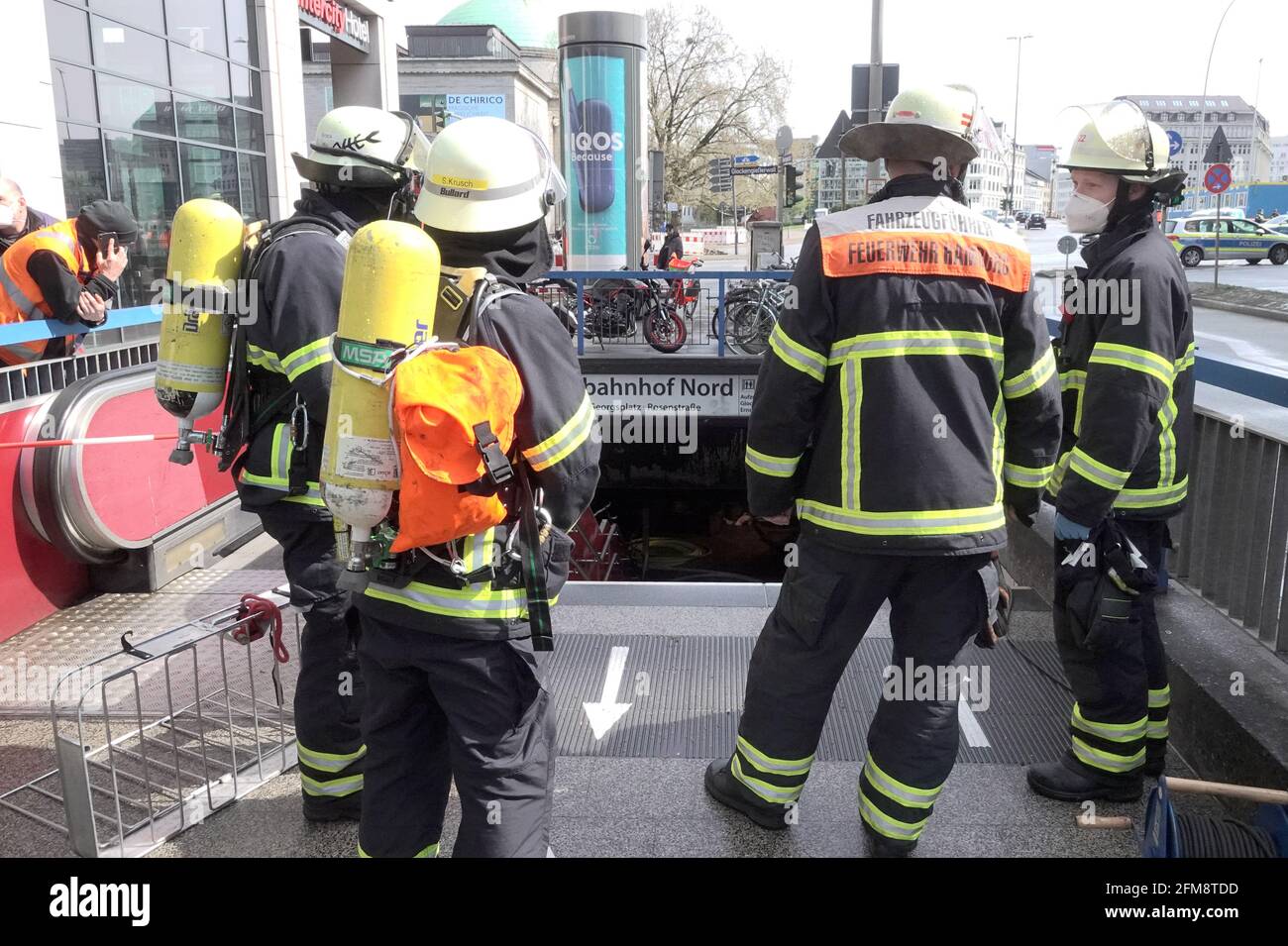 Hamburg, Germany. 07th May, 2021. Firefighters of the Hamburg Fire ...