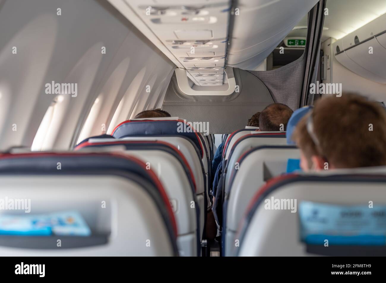 Flight passenger seating hi-res stock photography and images - Alamy