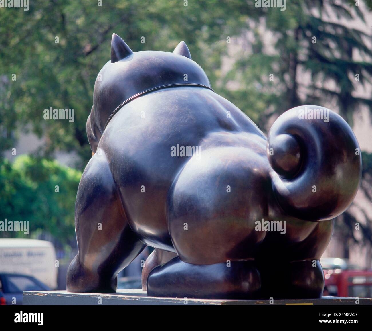 PERRO - VISTA TRASERA - SIGLO XX. Author: FERNANDO BOTERO ANGULO (1932 ...