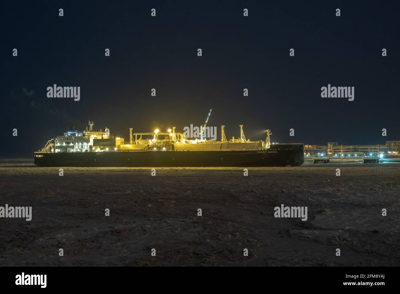 Lng russia hi-res stock photography and images - Alamy