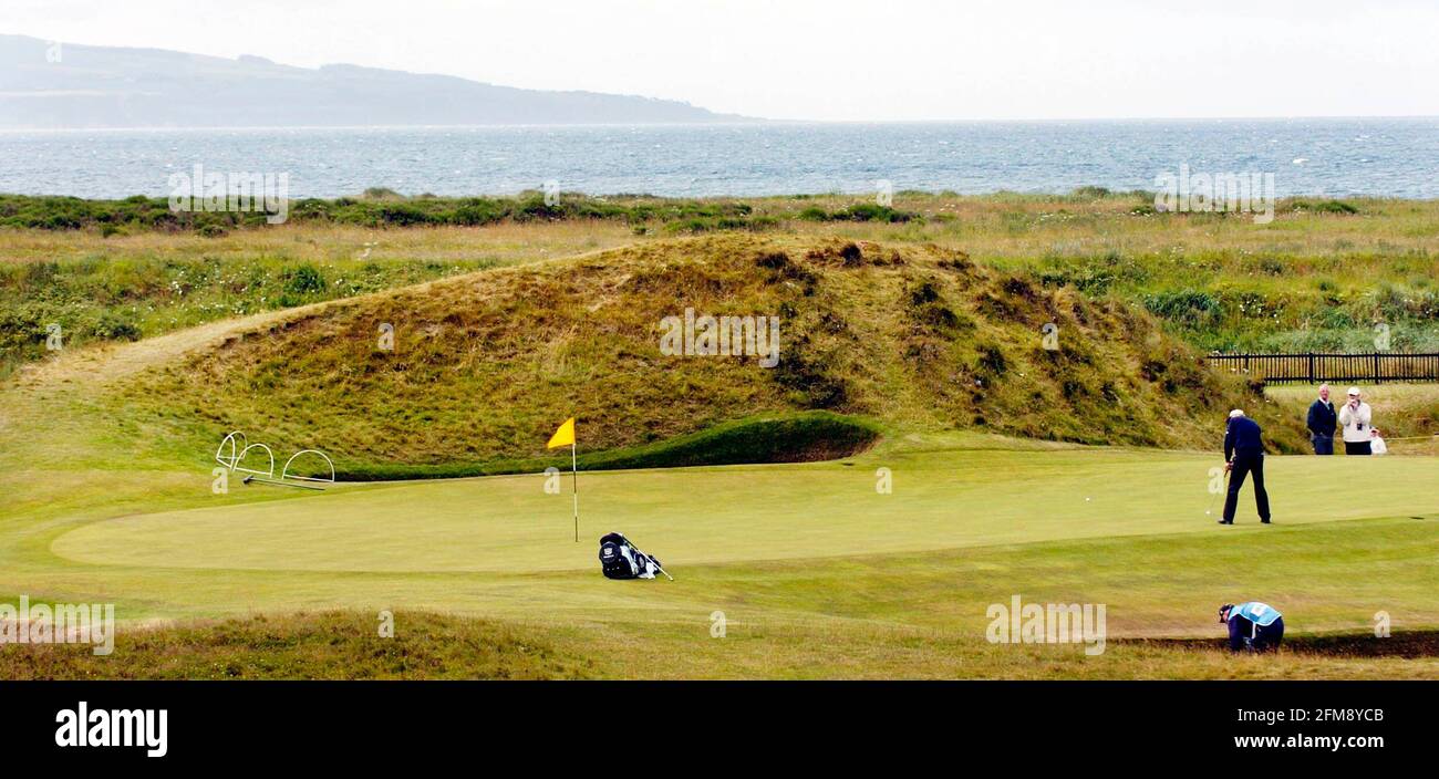 THE OPEN GOLF AT TROON 2004. 14/7/2004 8th green the postage stamp ...