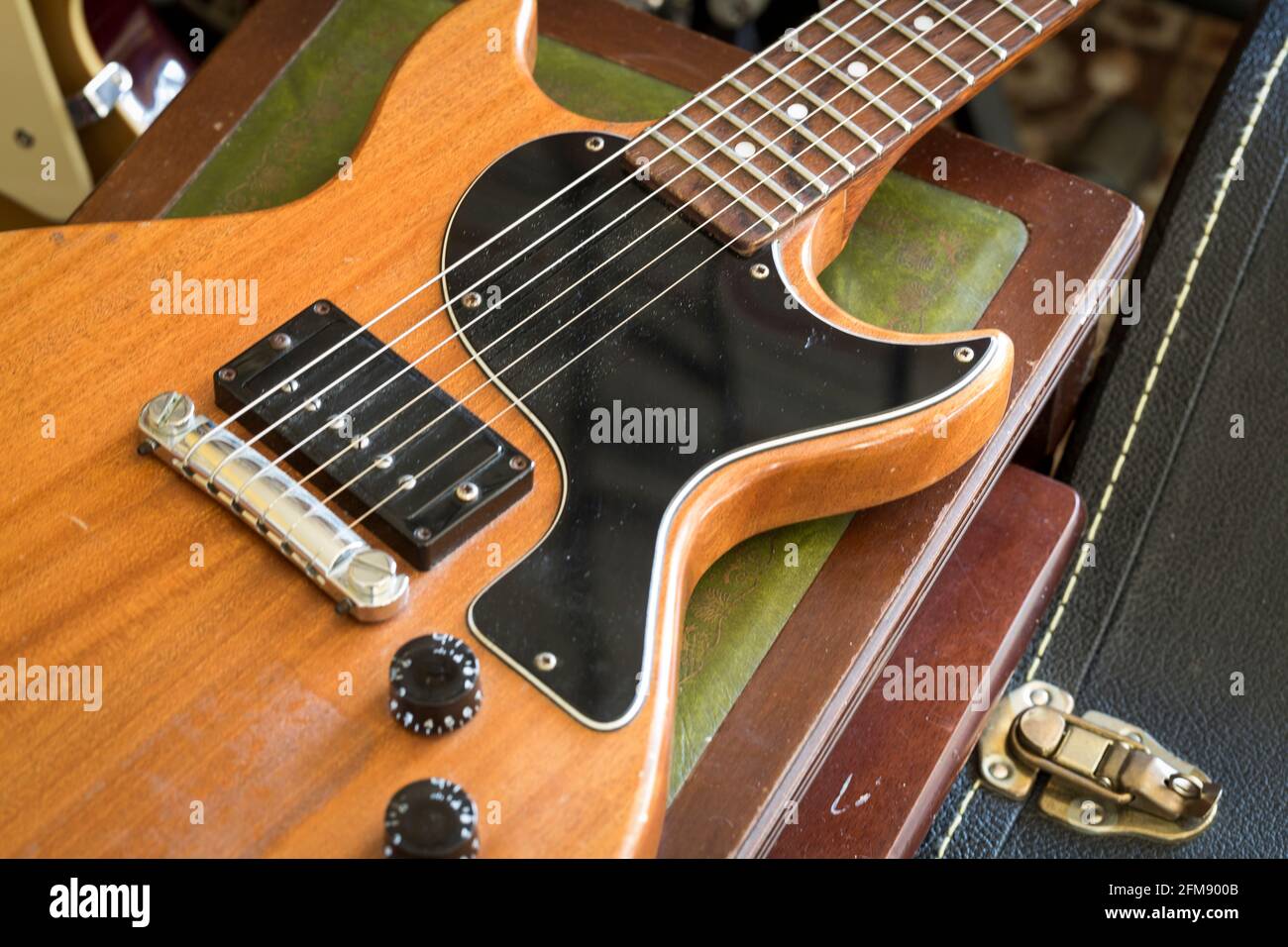 Gordon smith guitar hi-res stock photography and images - Alamy