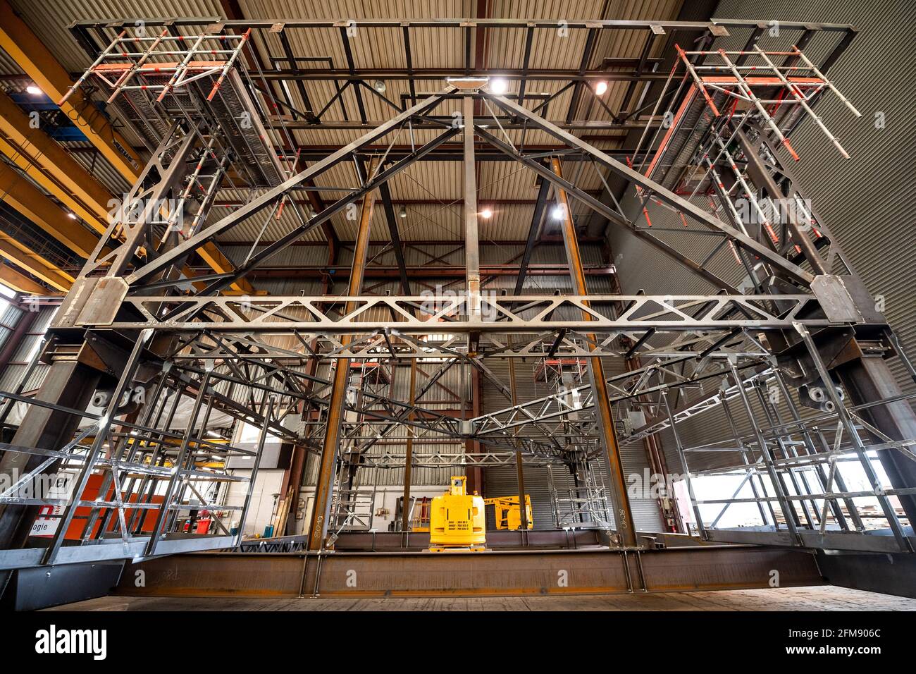 Brake, Germany. 07th May, 2021. The carriage of the new floating ferry ...