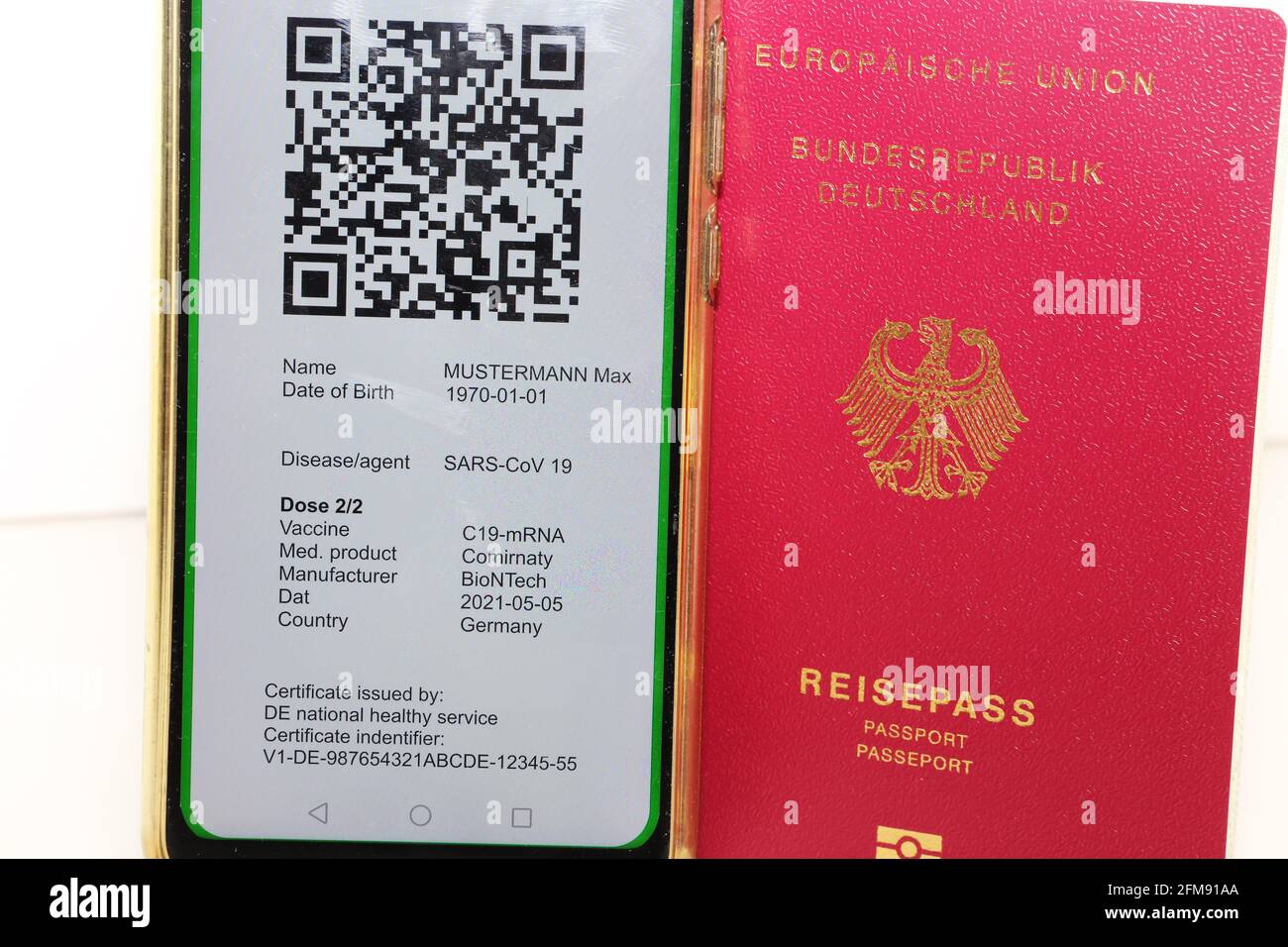 Symbolic image: Passport and a digital Green Pass as proof of ...