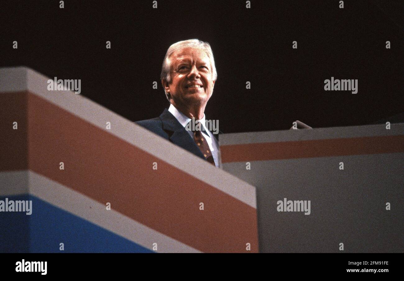 Jimmy carter in 1988 hi-res stock photography and images - Alamy