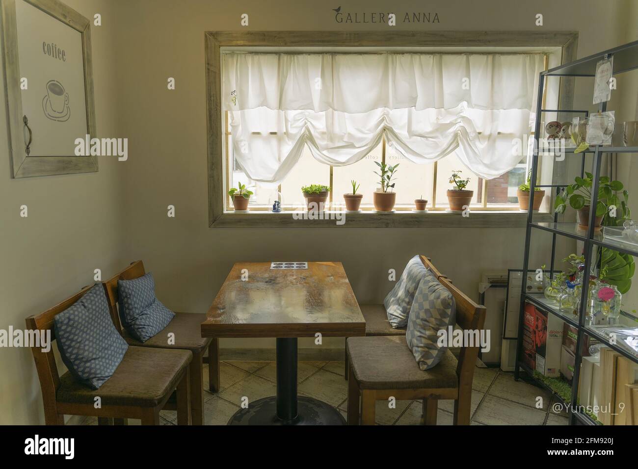 Cafe interior tables coffee hi-res stock photography and images - Alamy