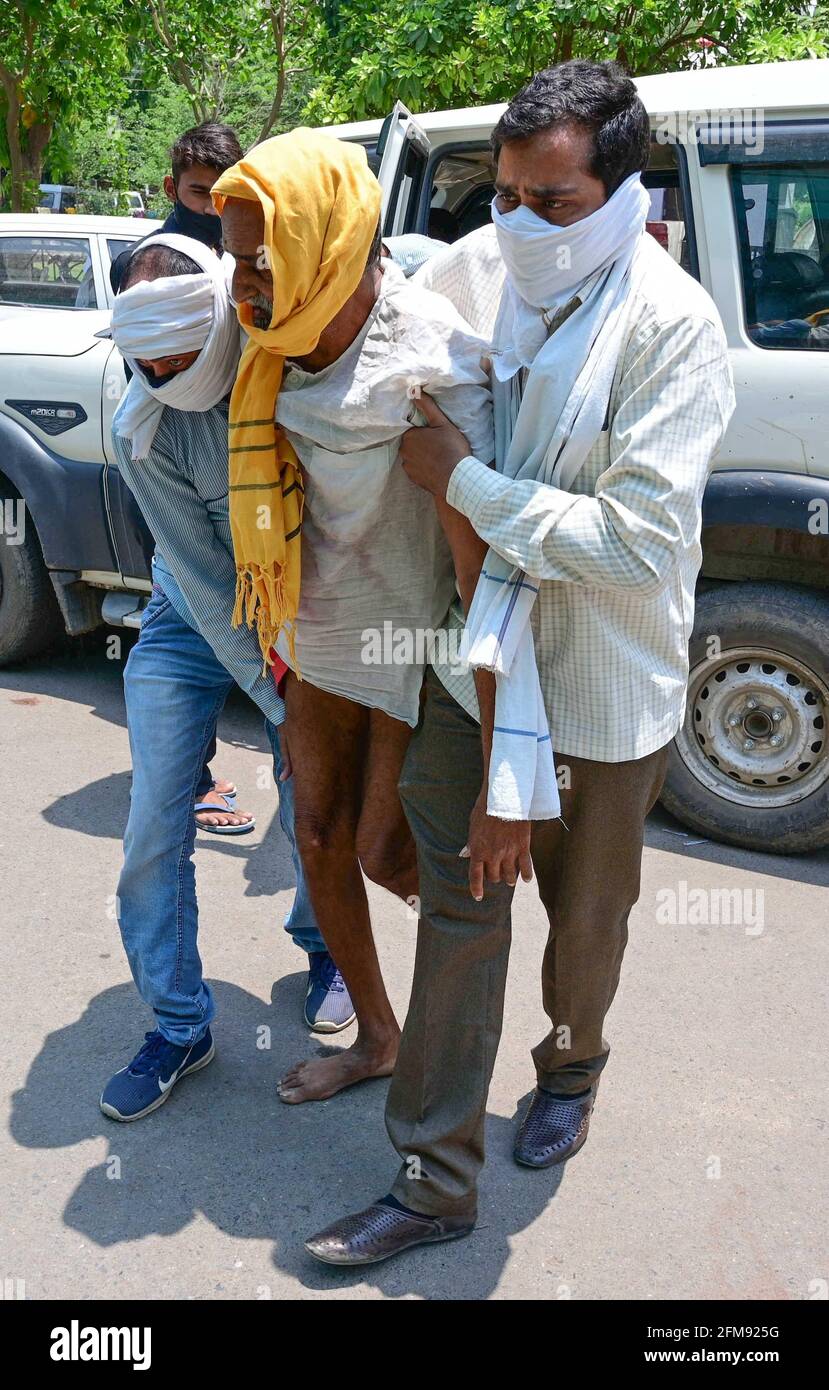 Prayagraj, India. 06th May, 2021. Family members shift a COVID19 ...
