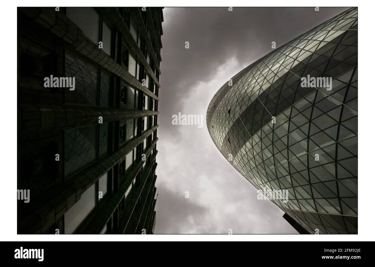 The Gherkin.....in the city of Londonpic David Sandison 21/4/2004 Stock ...
