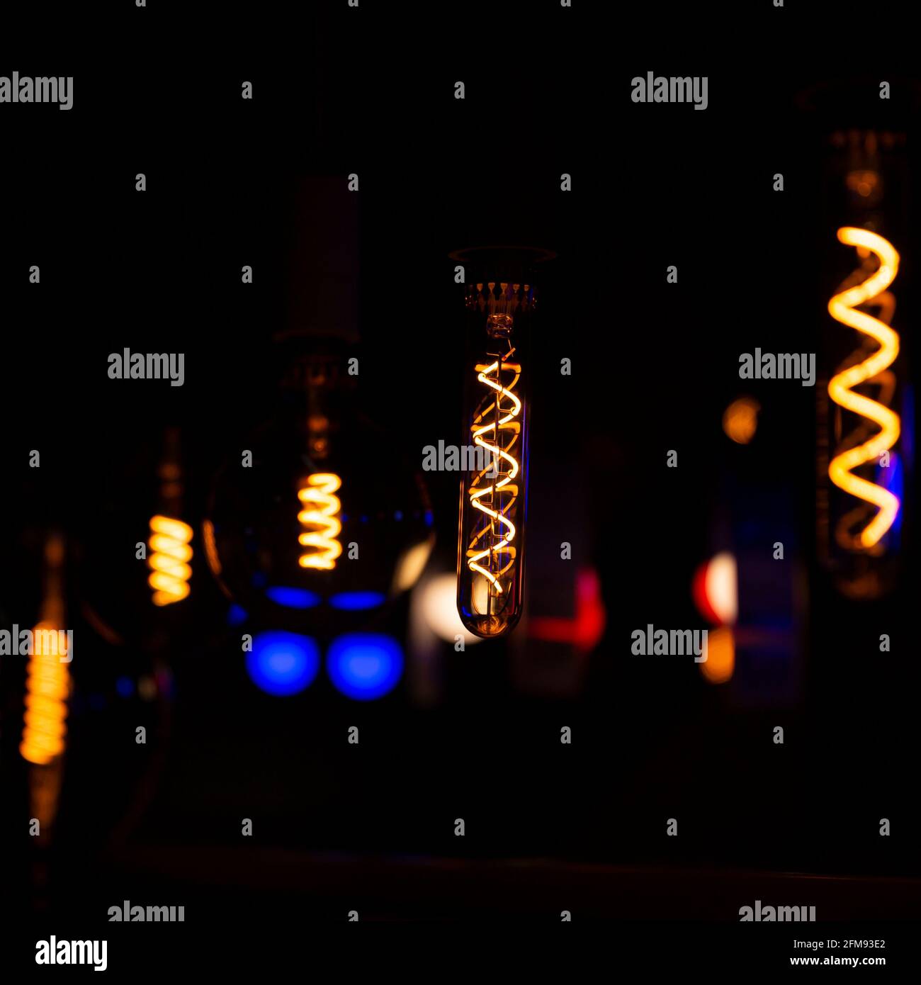 Light bulbs vector creative hi-res stock photography and images - Alamy