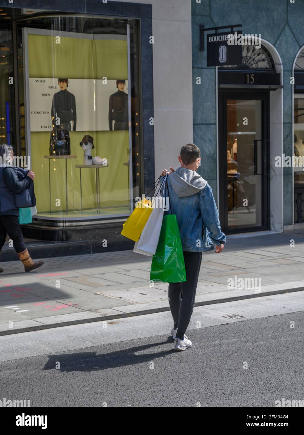 Luxury shoppers hi-res stock photography and images - Alamy