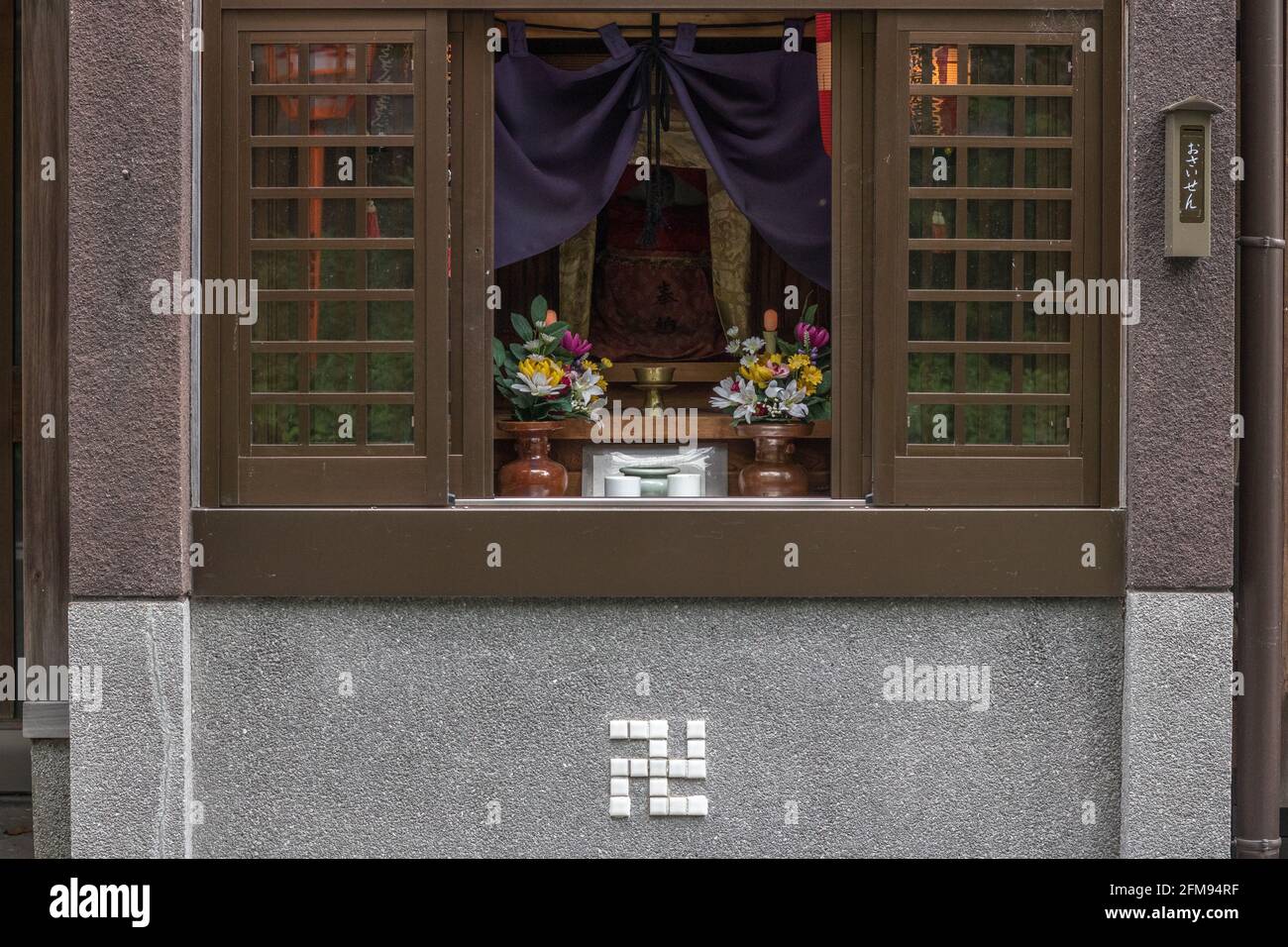 Window of a Japanese building Stock Photo - Alamy