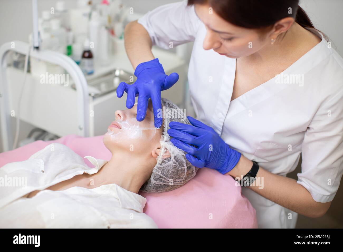 Applying lotion patient hi-res stock photography and images - Alamy