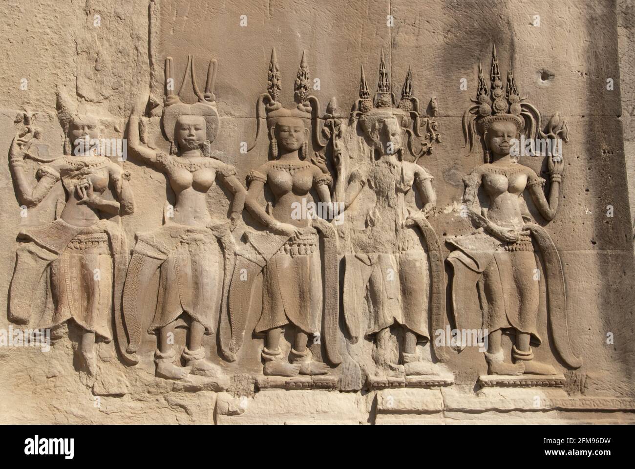Cambodia apsaras apsara angkor art khmer hi-res stock photography and ...