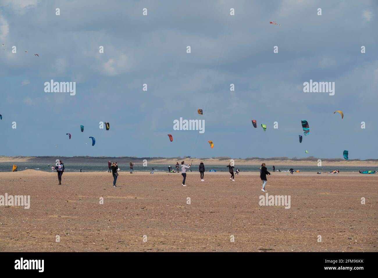 Kites at the beach hi-res stock photography and images - Alamy